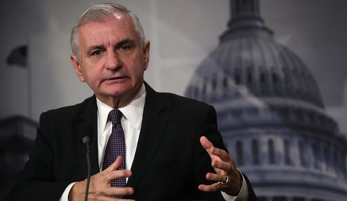 Two U.S. Senators Tell SEC 'Don't Approve Altcoin Spot ETFs ...